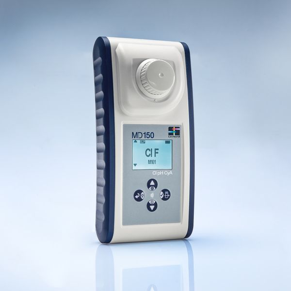 282150 - Photometer MD150 Cl-Br-pH-CyA-TA-Ca in a case, with tablets | Analytics-Shop